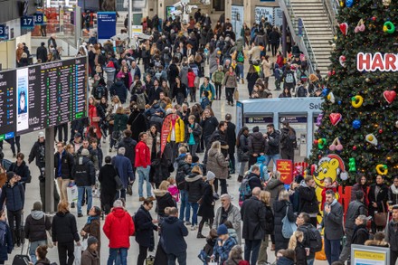 Large Queues Christmas Travellers They Wait Editorial Stock Photo - Stock Image | Shutterstock