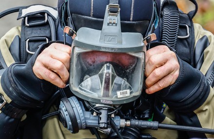 Police Diver Prepares Search Neukoelln Shipping Editorial Stock Photo ...