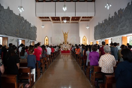 Christians Attend Mass Eucharist Ceremony Sacred Editorial Stock Photo ...