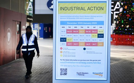 Sign Indicating Strike Action Closed Waterloo Editorial Stock Photo ...