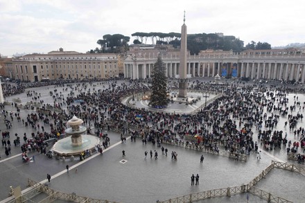 Pope Francis Adresses Crowd Window Apostolic Editorial Stock Photo ...