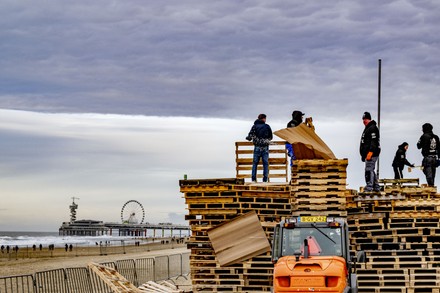 Construction Bonfires On Beaches Duindorp Scheveningen Editorial Stock ...