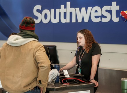 Customer Service Agent R Assists Passenger Editorial Stock Photo ...
