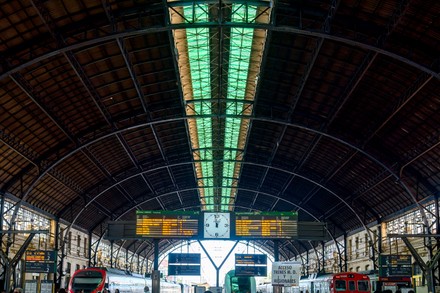 Skylight Ceiling Main Platform Train Station Editorial Stock Photo ...
