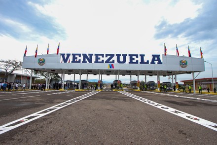 500 Colombia venezuela border crossing Stock Pictures, Editorial Images ...