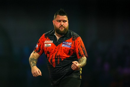 Michael Smith Celebrates Winning First Set Editorial Stock Photo ...