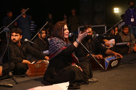 Pakistani Famous Sufi Singer Mai Dahi - Foto de stock de contenido ...
