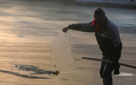 750 Freezing bodies Stock Pictures, Editorial Images and Stock Photos ...