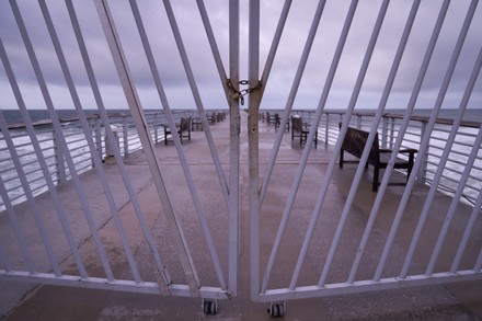 Hermosa Beach Pier Closed During Bomb Editorial Stock Photo - Stock ...