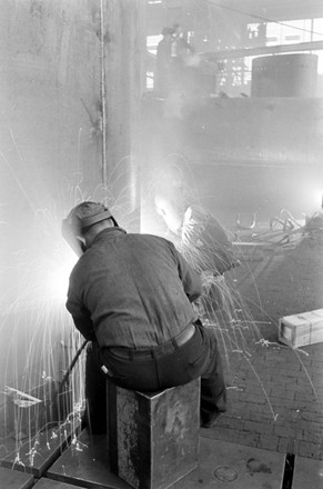 Men Working General Electric Company Light Editorial Stock Photo ...