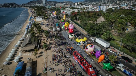 Thousands People Participate Parade Giant Balloon Editorial Stock Photo ...