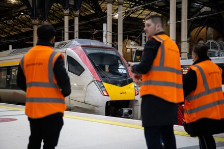 Platform Staff Work Liverpool Station London Editorial Stock Photo ...