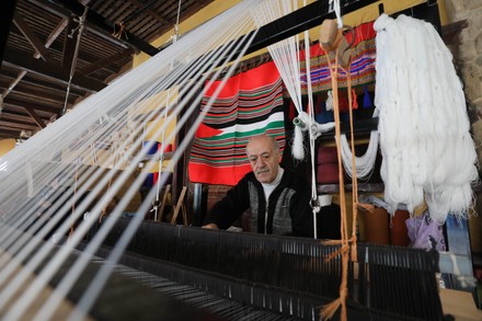 __COUNT__ Palestinian man Akram al-Yaziji, 65, weaves on wooden loom ...