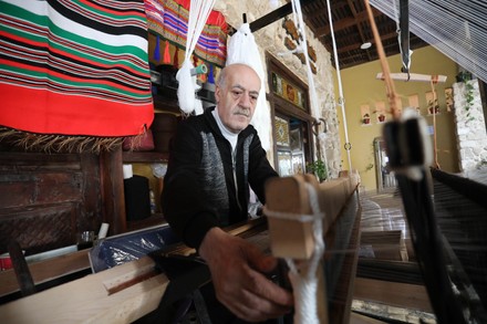 500 Hand loom Stock Pictures, Editorial Images and Stock Photos ...