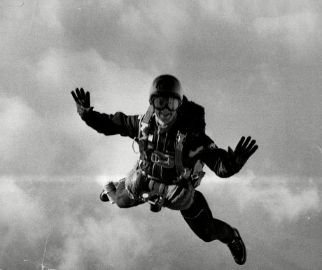 100 Free fall parachuting Stock Pictures, Editorial Images and Stock ...