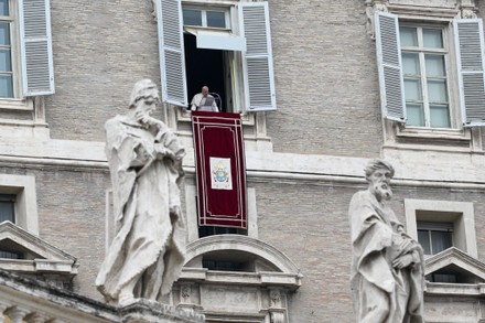 Pope Francis Speaks Window Apostolic Palace Editorial Stock Photo ...