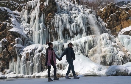 Indian Tourists Walk Near Frozen Waterfall Editorial Stock Photo ...