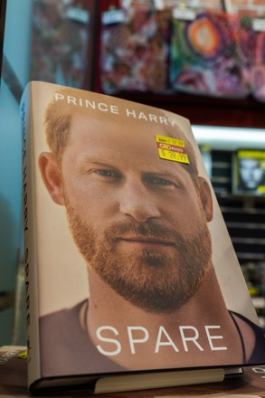 Prince Harrys Autobiography Spare Displayed Bookstore Editorial Stock ...