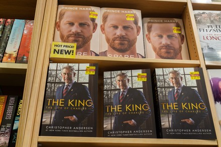 Prince Harrys Autobiography Spare Displayed Bookstore Editorial Stock ...
