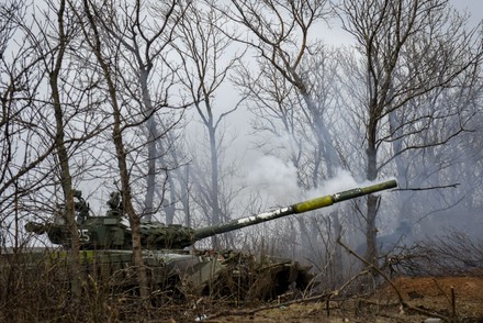 Ukrainian Soldiers T72 Tank Fire On Editorial Stock Photo - Stock Image ...