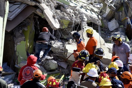 __COUNT__ Several people trapped after building collapse in the ...