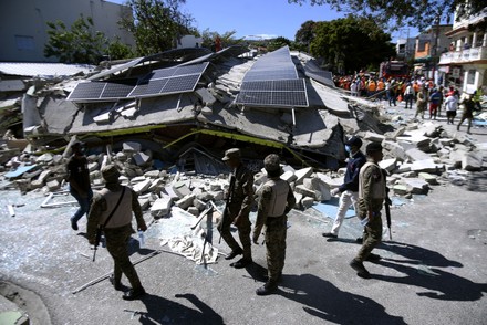 __COUNT__ Several people trapped after building collapse in the ...