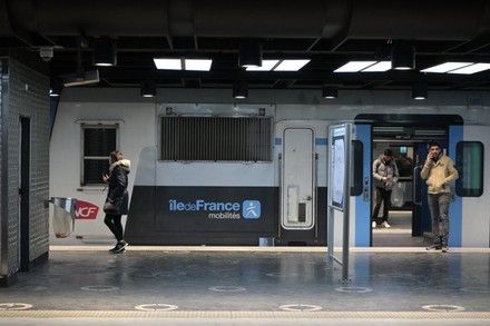 Commuters Walk Reseau Express Regional Rer Editorial Stock Photo ...