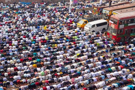 Muslim Devotees Pray Middle Busy Road Editorial Stock Photo - Stock ...