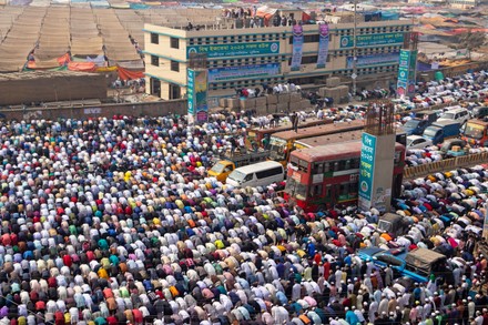 Muslim Devotees Pray Middle Busy Road Editorial Stock Photo - Stock ...