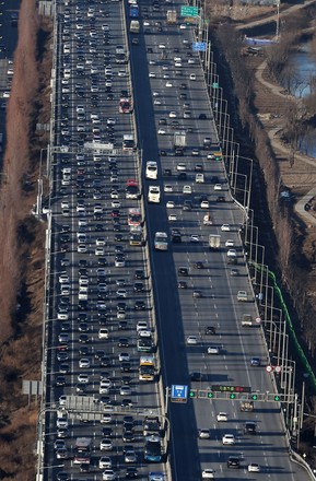 Traffic Along Southbound Lanes Seoulbusan Expressway Editorial Stock ...