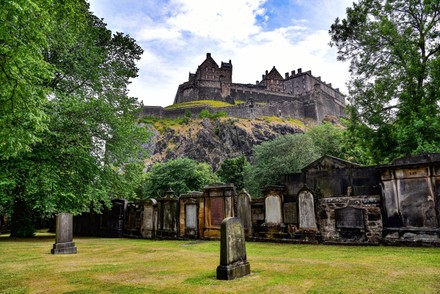 Edinburgh Castle Saint Cuthbert Cemetery Foreground Editorial Stock ...
