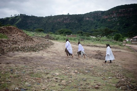 Members Shembe Church Prepare Drop Stone Editorial Stock Photo - Stock ...