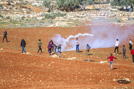 5,000 Flee conflict Stock Pictures, Editorial Images and Stock Photos ...