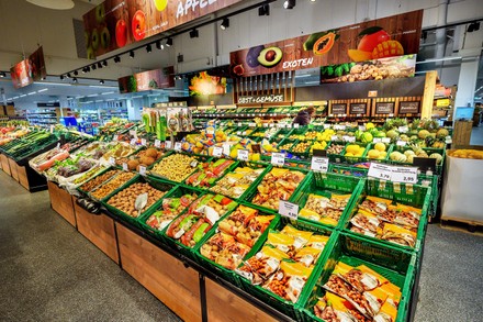 2,000 Vegetable markets Stock Pictures, Editorial Images and Stock ...