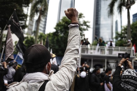Indonesian Muslims Yealing They Perform Demonstration Editorial Stock ...