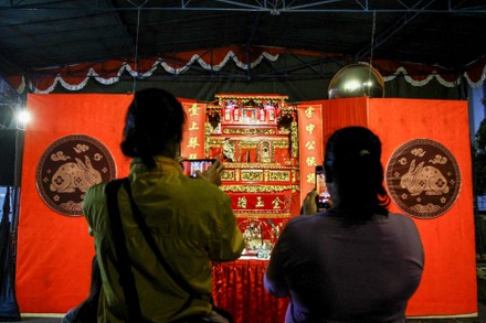 People Watch Potehi Puppet Show During Editorial Stock Photo - Stock ...