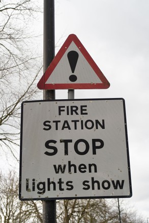 Fire Station Stop Signs Outside Langley Redaktionelles Stockfoto ...