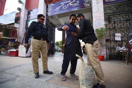 Pakistani Security Officials Conduct Secutiry Checks Editorial Stock ...
