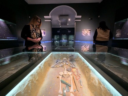 Visitors Observe Treasure Chalcolithic Necropolis Varna Editorial Stock ...