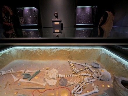 Visitors Observe Treasure Chalcolithic Necropolis Varna Editorial Stock ...