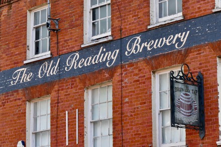 750 Pubs closing Stock Pictures, Editorial Images and Stock Photos ...