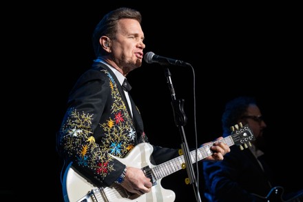 Paramount Theatre Presents Chris Isaak Everybody Editorial Stock Photo ...