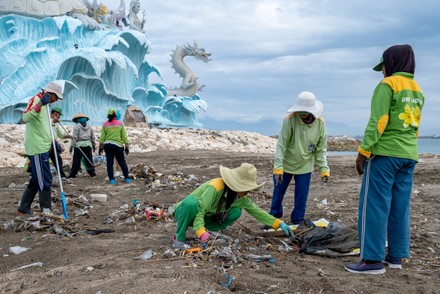 Workers Clean Debris Plastic Waste Beach Editorial Stock Photo - Stock ...