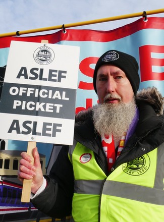 Official Aslef Picket Line Picketers Outside Editorial Stock Photo ...