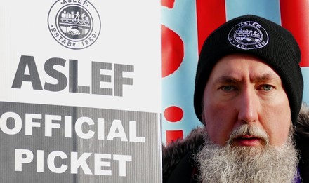 Official Aslef Picket Line Picketers Outside Editorial Stock Photo ...