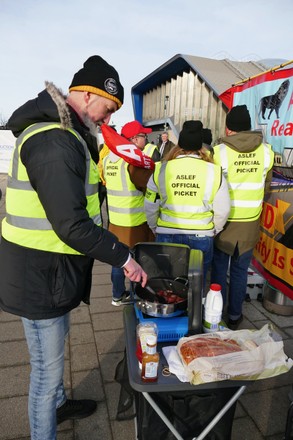 Official Aslef Picket Line Picketers Outside Editorial Stock Photo ...