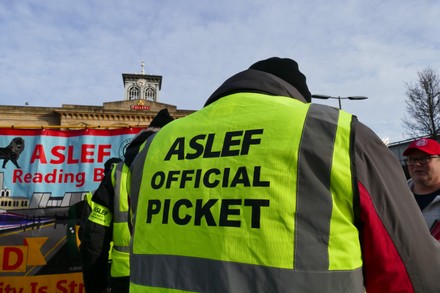 Official Aslef Picket Line Picketers Outside Editorial Stock Photo ...