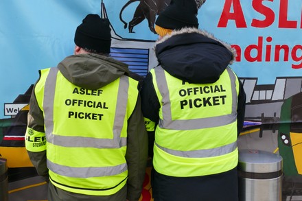 Official Aslef Picket Line Picketers Outside Editorial Stock Photo ...