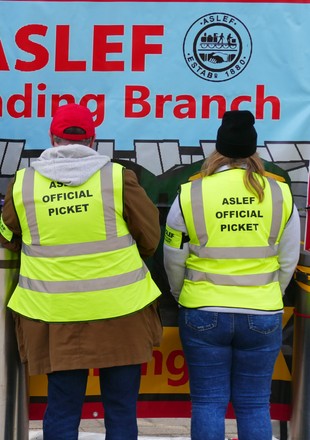 Official Aslef Picket Line Picketers Outside Editorial Stock Photo ...