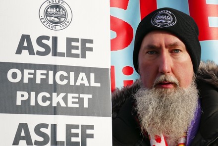 Official Aslef Picket Line Picketers Outside Editorial Stock Photo ...